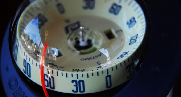 Aguja náutica | El compás náutico ¿Cómo funciona el compás magnético?